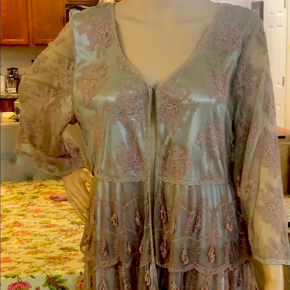 Beautiful Victorian Lace Throw - Gem